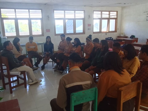 Antusias Peserta Didik Mengikuti Katekese di Sekolah